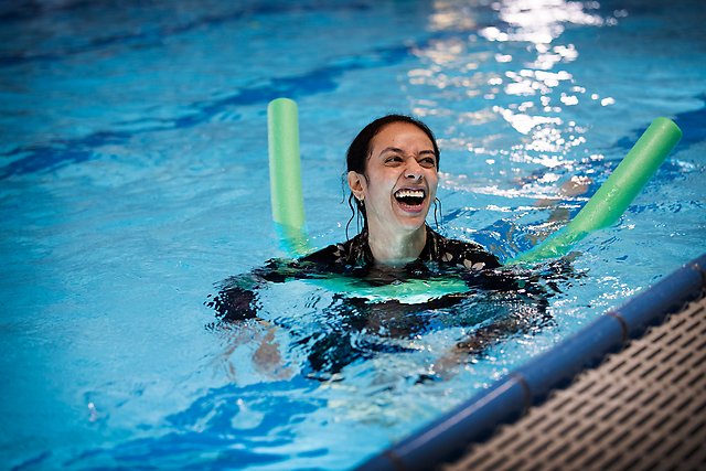 Simträning med "Hej Främling!" i Gammelstads badhus - Vårt Luleå