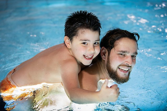Simträning med "Hej Främling!" i Gammelstads badhus - Vårt Luleå